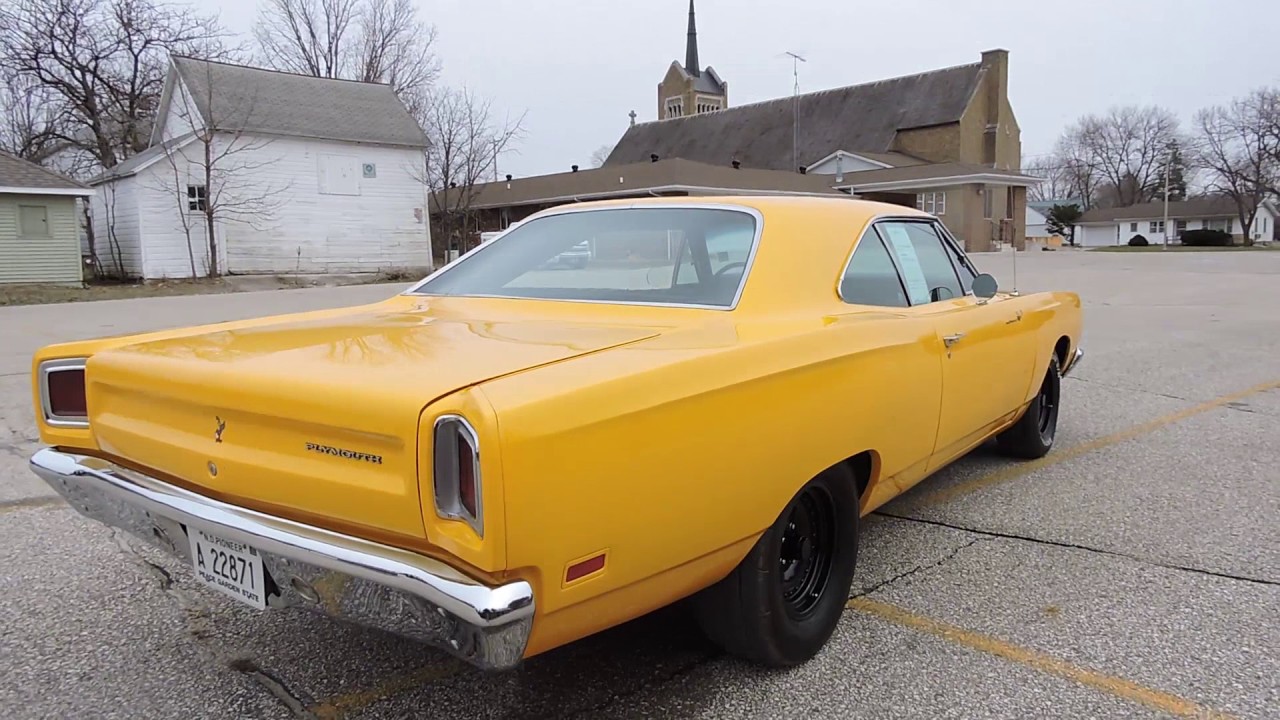 1969 yellow pllymouth roadrunner - YouTube