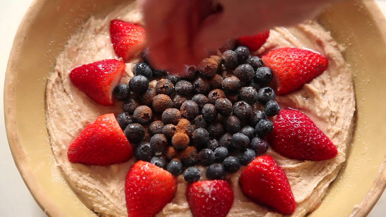 How to make a fruit torte: Recipe with strawberries and blueberries ...