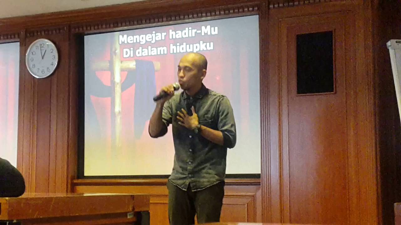 Mengejar Hadir-Mu - Ilham Irawan (Indonesian Idol) - YouTube