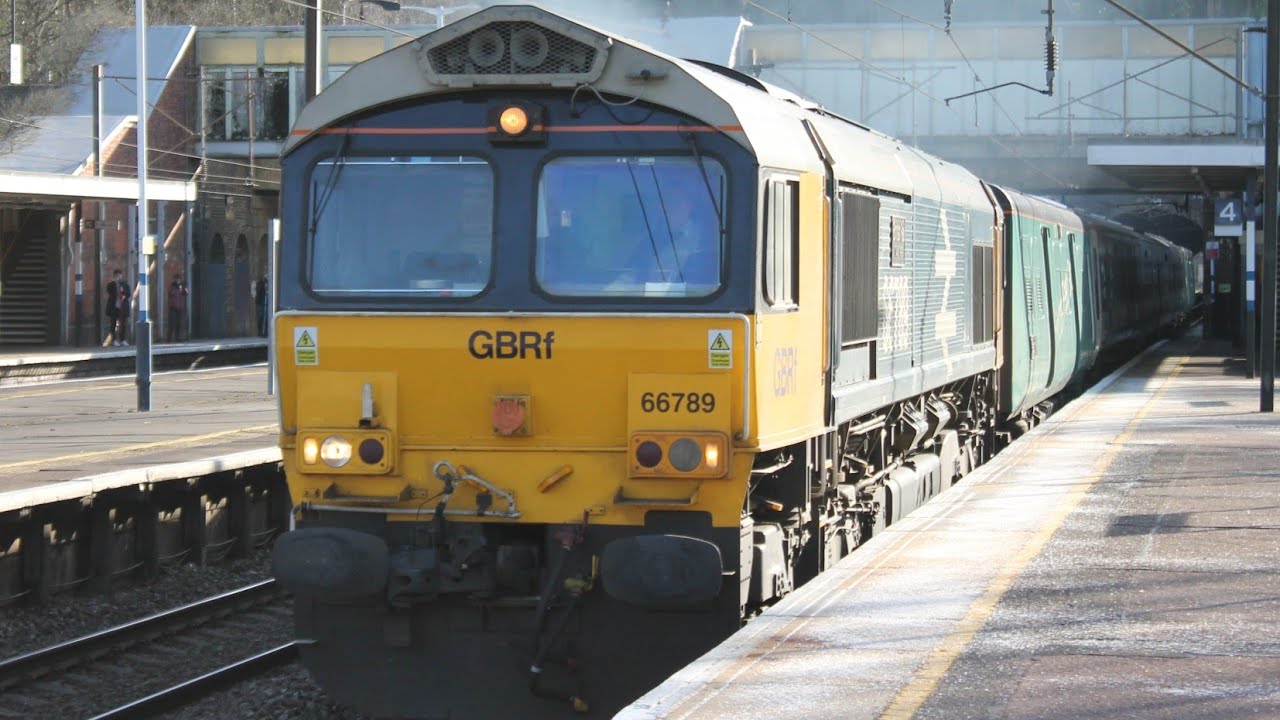 Mega Clag! | GBRf 66789 in BR Blue drags a 465 + Translators @ Hadley ...