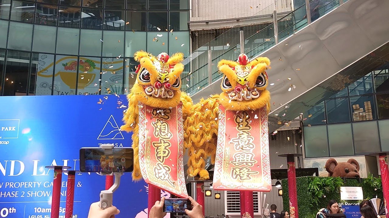 CNY 2024 - Acrobatic Lion Dance by Khuan Loke at Bangsar Hill Park ...