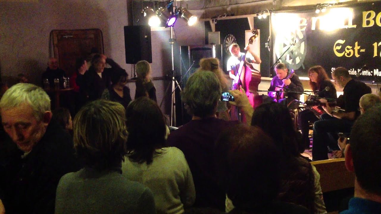 Josephine Marsh Band at Sixmilebridge 2013 Jigs - YouTube