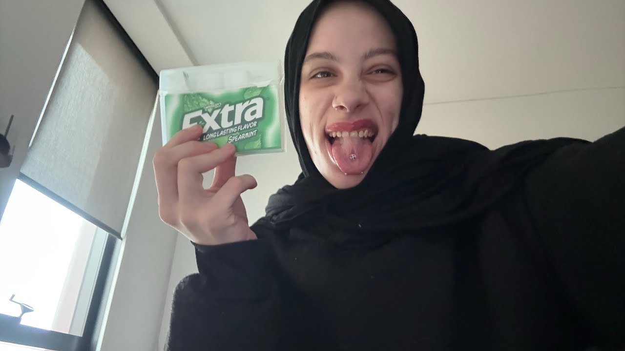ASMR: gum chewing + finger snapping - YouTube