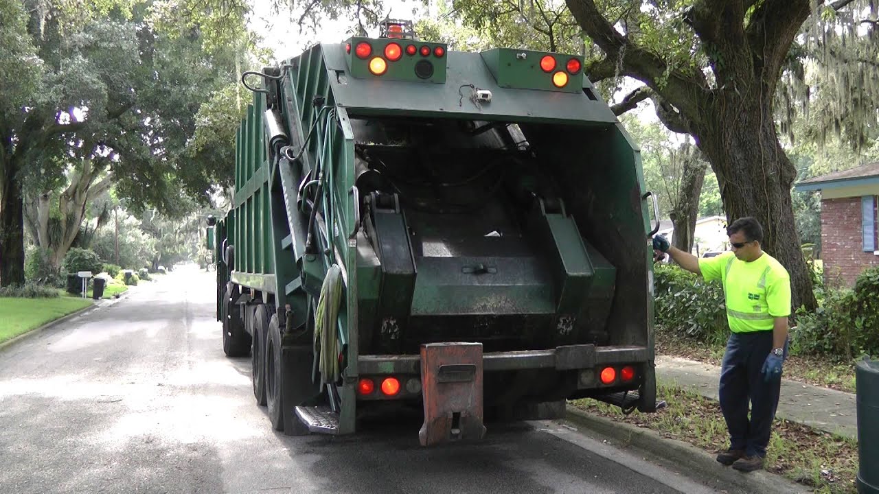 Loadmaster 400 Series Rear Loader: City of Temple Terrace - YouTube