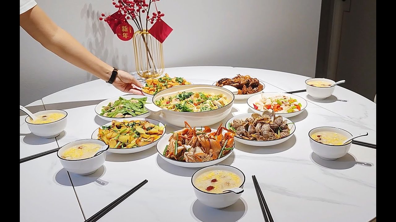 我家婆婆真是太厉害啦！只用1个铁锅做了1桌菜，全家都爱吃！ - YouTube