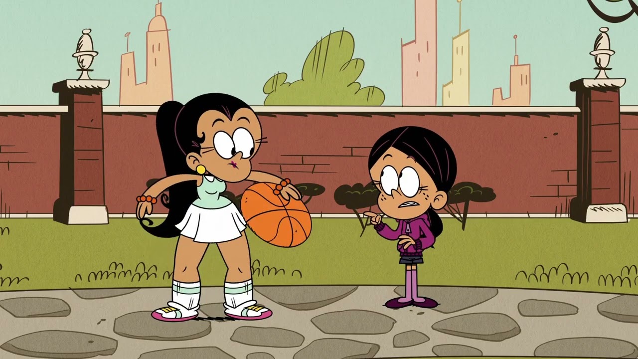 Carlota so good at BASKETBALL - YouTube