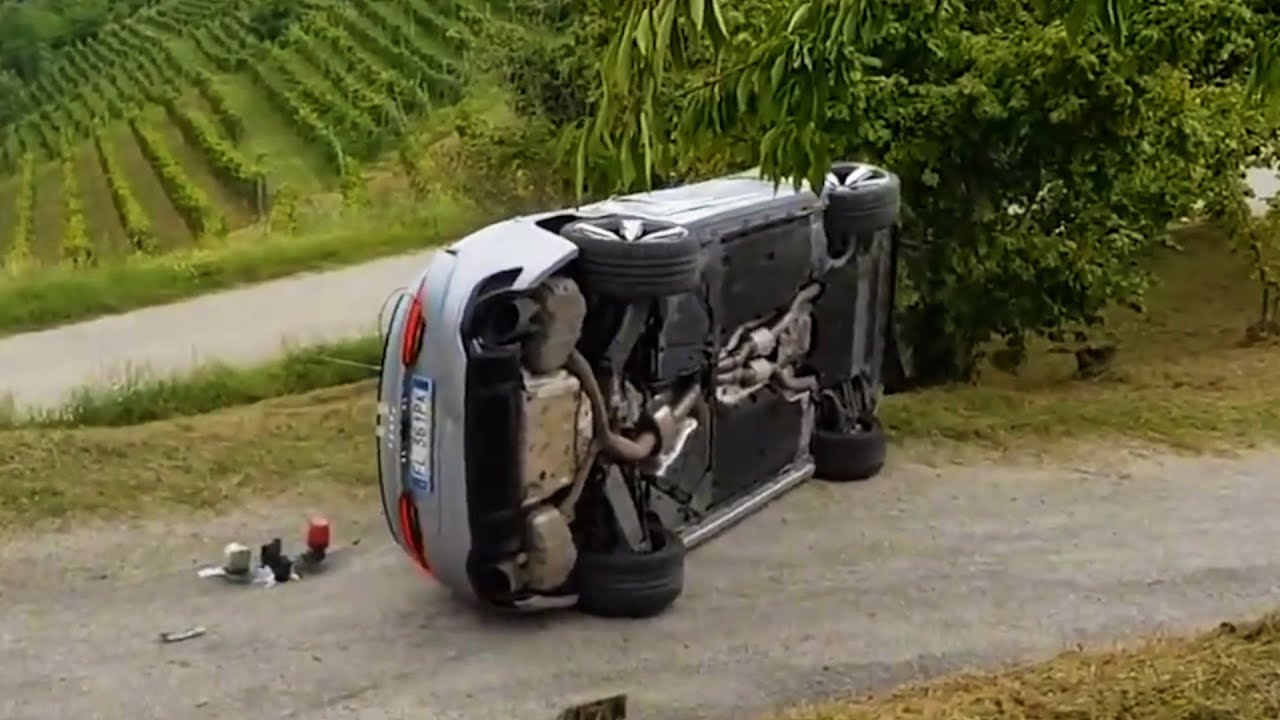 8 minutes of bad Audi drivers - YouTube