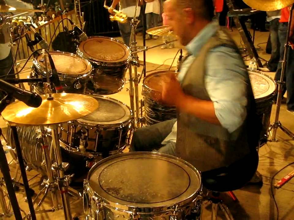 Daniel Terrazas playing soy un borracho live - YouTube