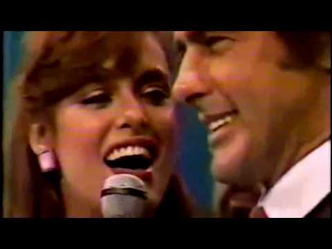 EN EXCLUSIVO CORAZON DE PIEDRA Lucia Mendez le canta Andres Garcia 80´