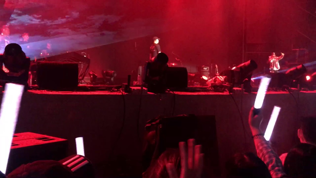 台中幹大事演唱會 頑童MJ116 Eso-地痞 ft.barry chen - YouTube