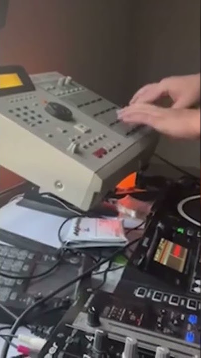 Sample chops with drums on MPC 2000 XL - YouTube