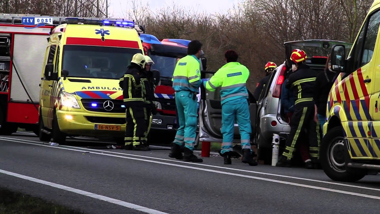 Dodelijk ongeluk op N36 bij Vriezenveen - YouTube