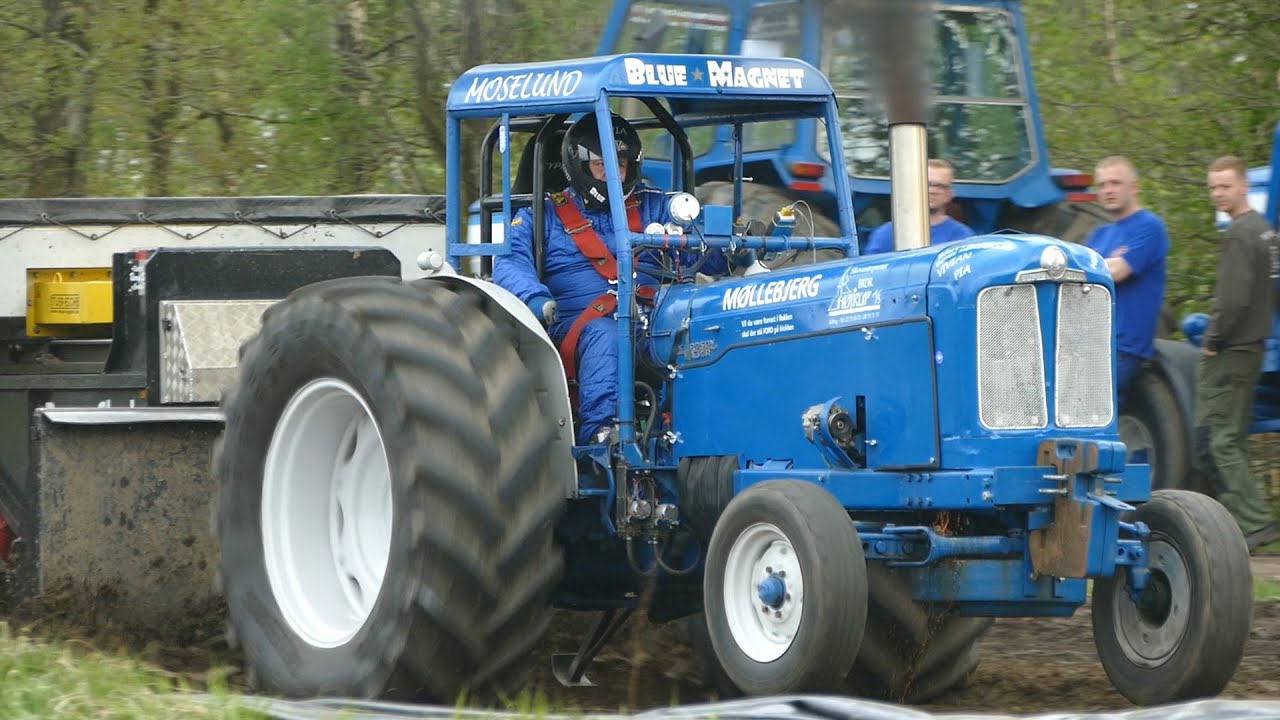 Fordson Super Major doing it's best at the Tractor Pulling Arena | DK ...