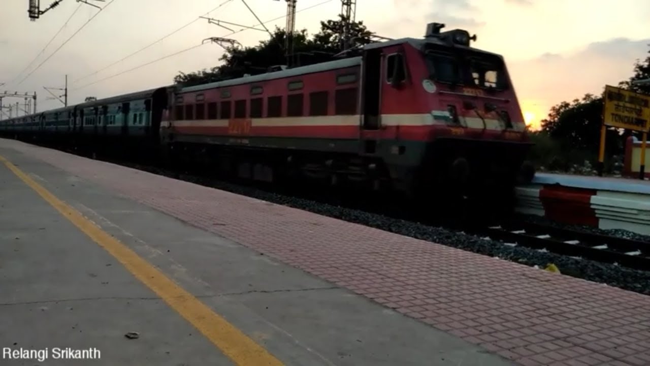 Circar express crossing Tondiarpet with LGD WAP4 22717 - YouTube