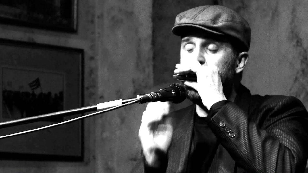 Brett Hunt - Playing Harmonica (Bahia de Cochinos) - YouTube