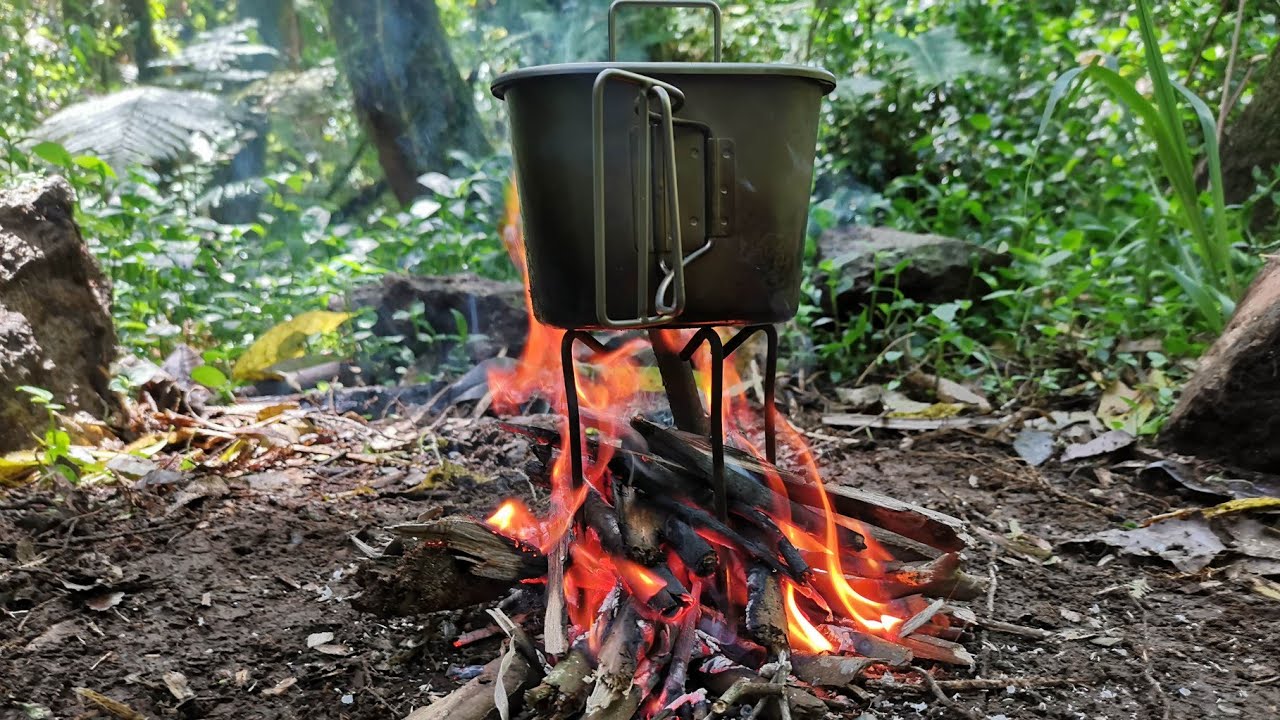 Tent stake twig stove - Cooking popcorn in a canteen cup - YouTube