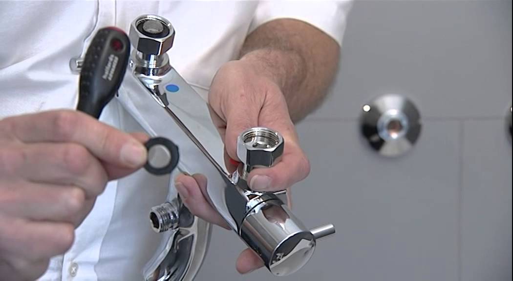 Exposed bath shower mixer - Inlet filter: maintenance and replacement ...