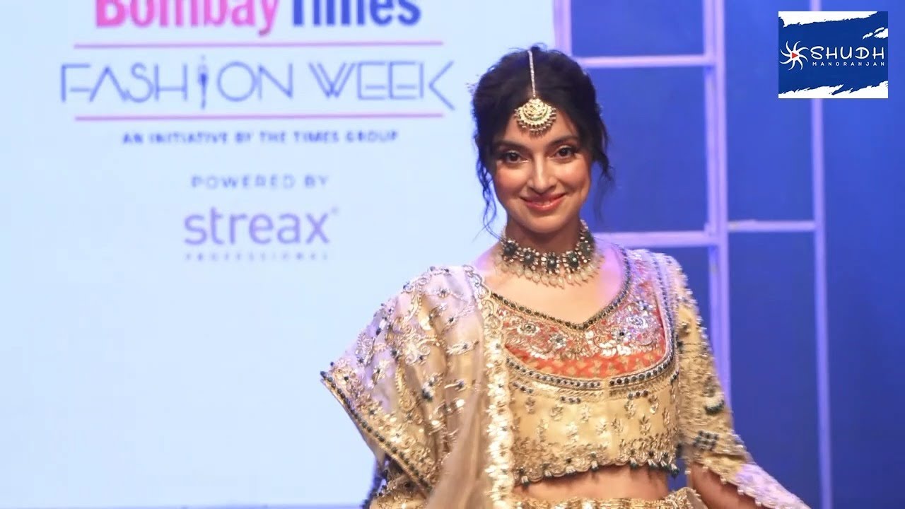 Divya Kumar Khosla looks beautiful, Ramp Walk for MOHIT FALOD BT ...