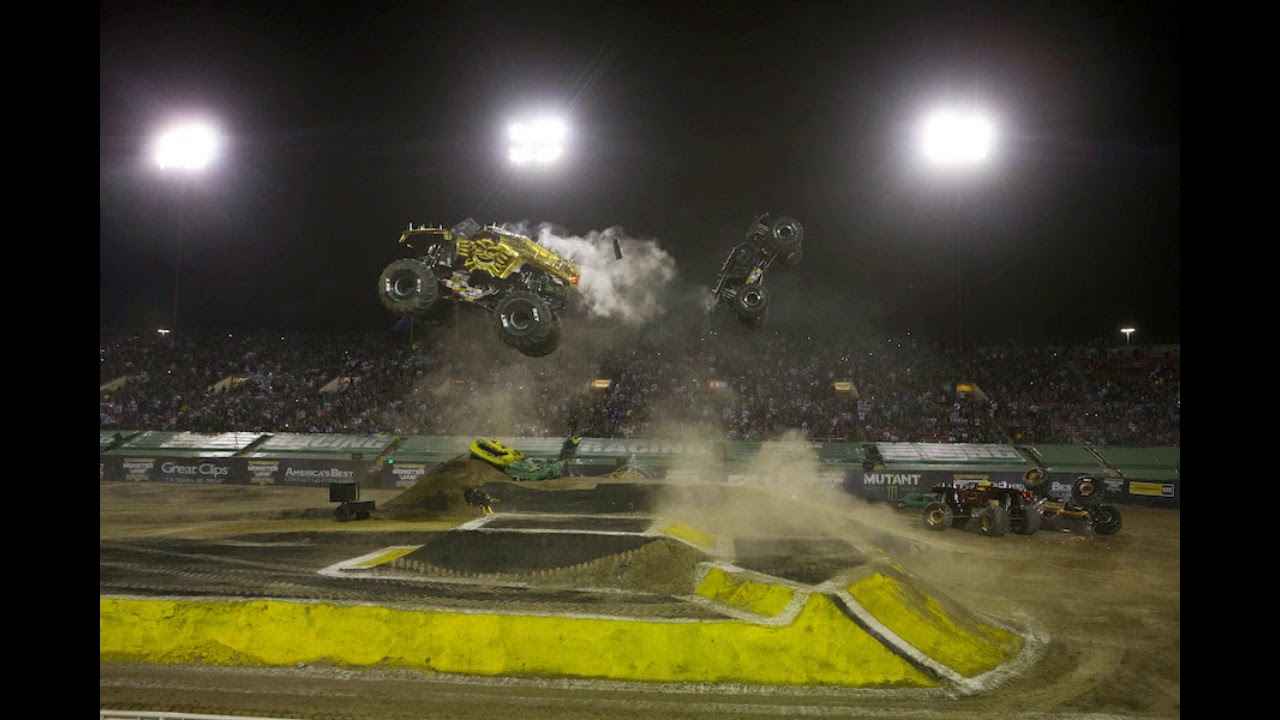 Monster Jam World Finals 19 Racing Encore - YouTube