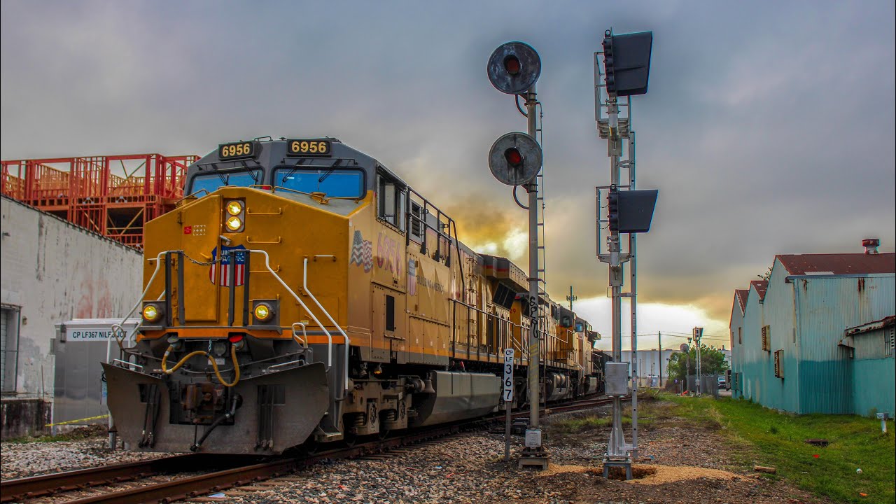 UP 6956 leading a rock train past the searchlights at Niles Jct - YouTube