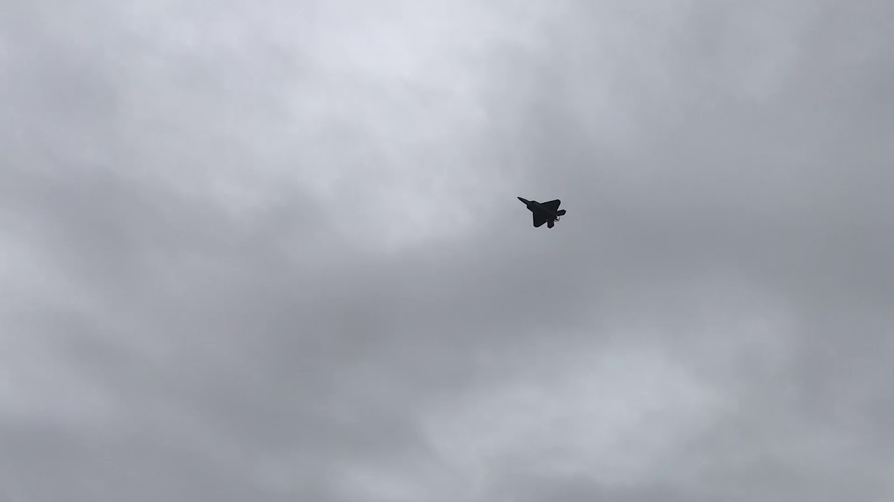 F/A-22 Raptor RC Jet - pusher Prop - YouTube