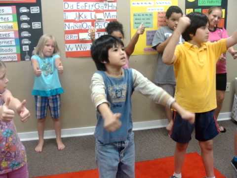 Children dancing a funny Spanish song - YouTube