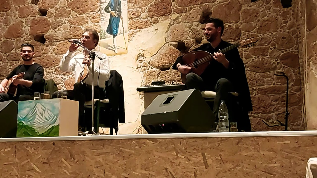 Μανώλης Αλεξάκης - μαντινάδες - ετήσιος χορός του Συλλόγου Κρητών ...