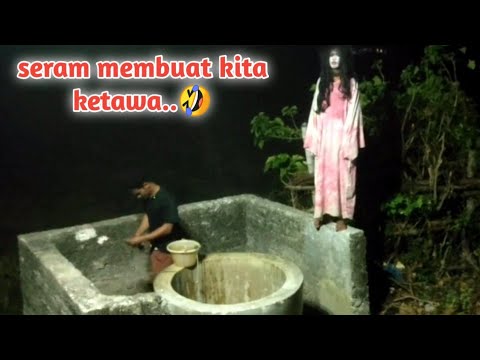 orang lagi kencing melihat kuntilanak sampai kocar kacir..??