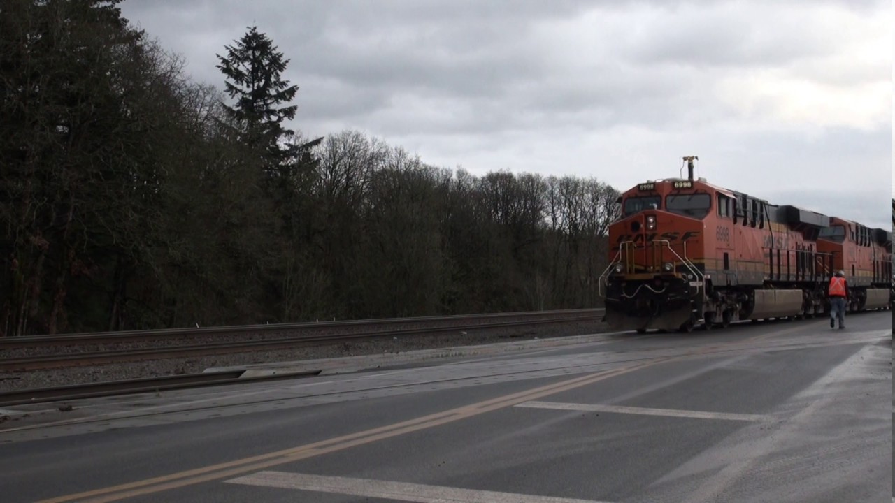 BNSF Grainer Into Temco Kalama: 12-23-16 - YouTube