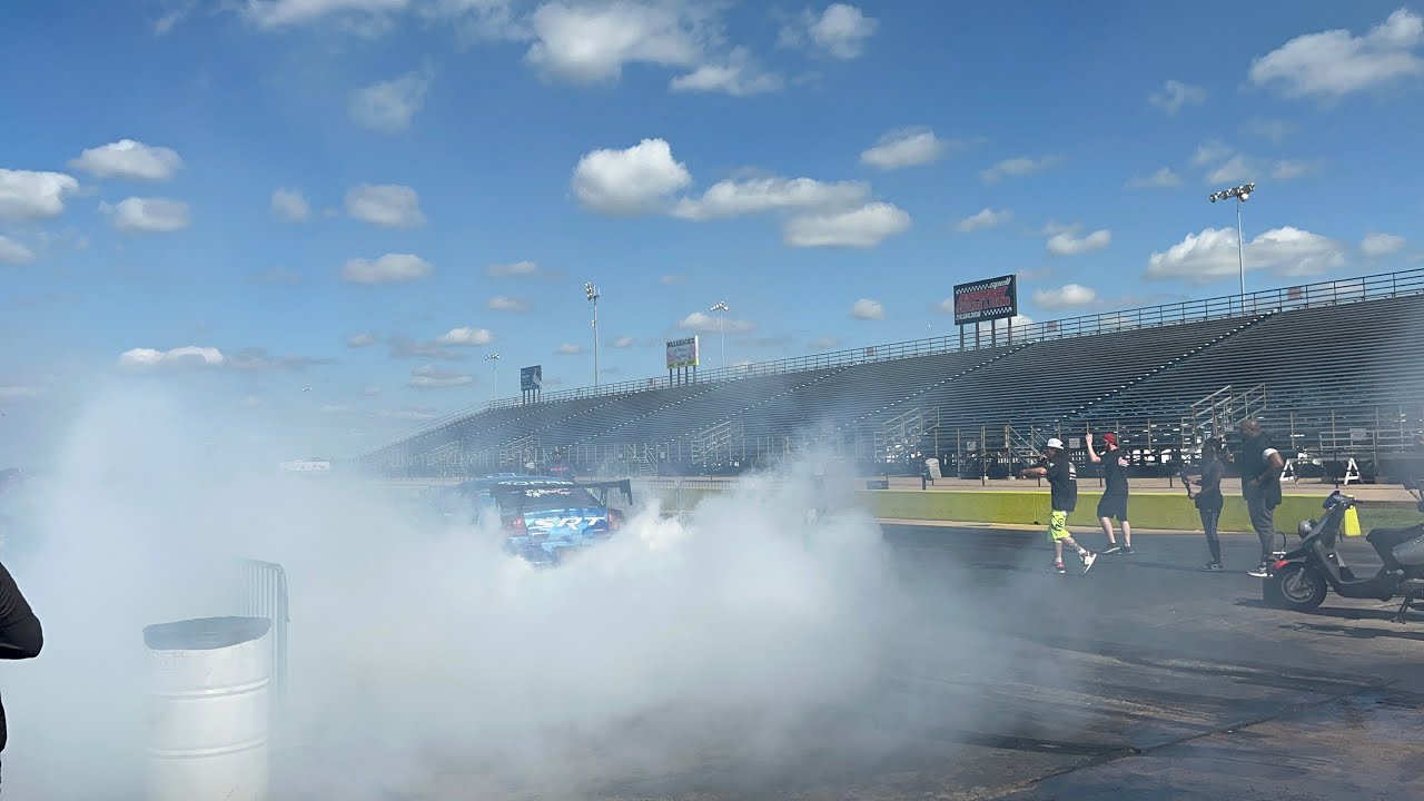 INSANE BURNOUT at the Big Show Down 4!! Loudest Exhaust Competition ...