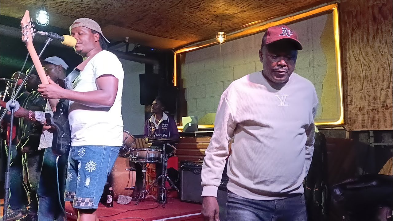 SEE MAUDA COMES INN FOR BROTHER MAIMA WHILE ON STAGE #wawerutv - YouTube