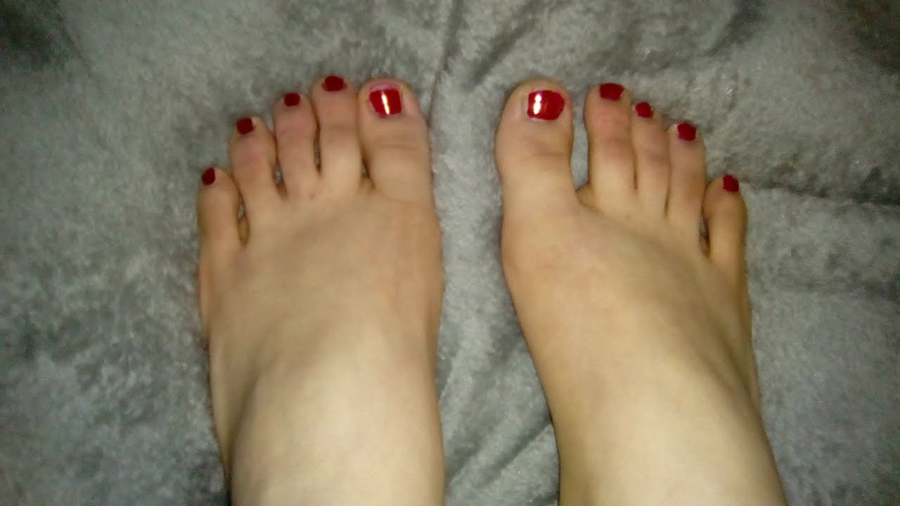 Painting my Toenails :in Red - YouTube