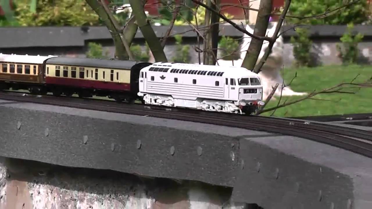 Prototype Diesel D0260 Lion on the Selby Garden Railway - YouTube