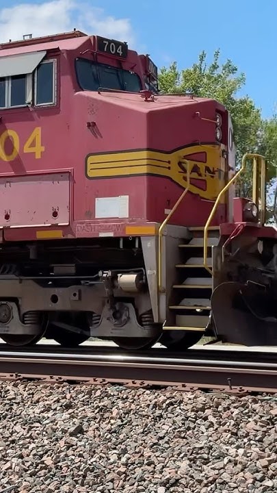 BNSF Warbonnet trails on 60-65 mph BNSF Q train! #bnsfrailway #fasttrains #bnsftrains #bnsf ...