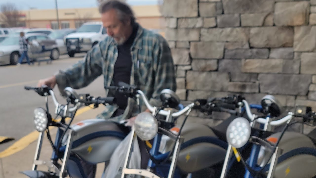 CHECKING OUT MINI ELECTRIC BIKES AT RURAL KING #ruralking #electricbike ...