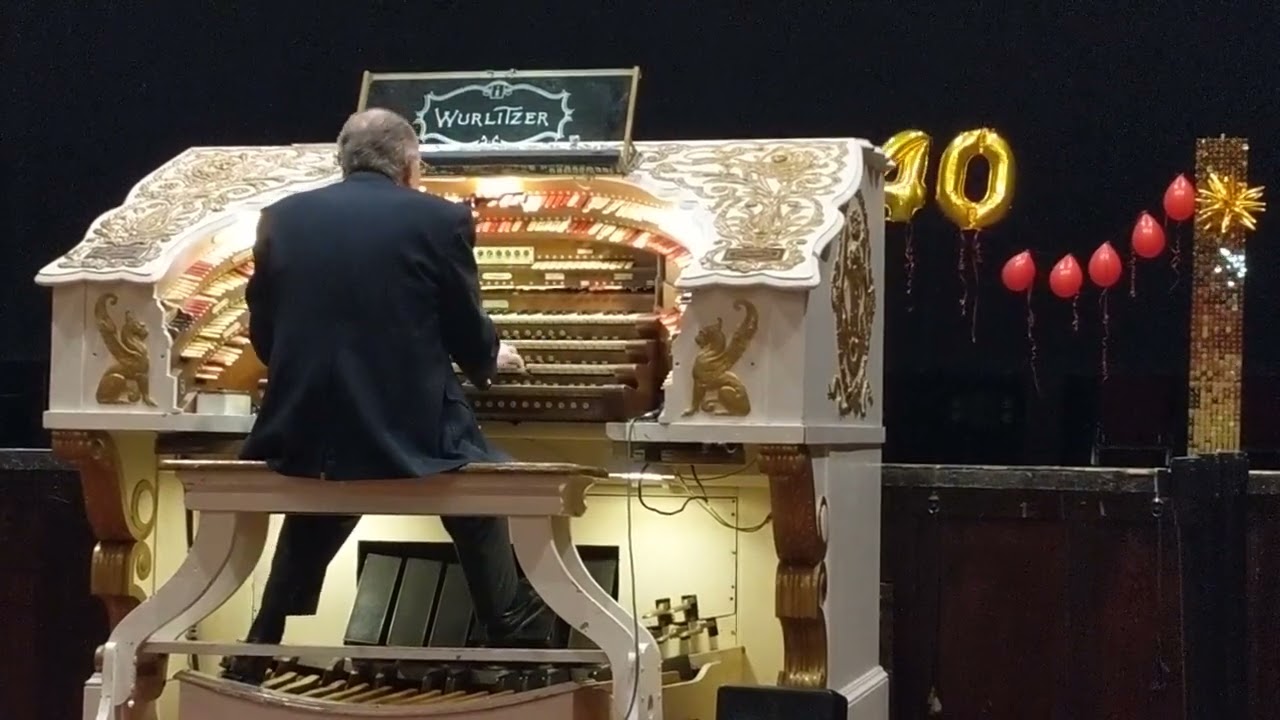 Wurlitzer theatre organ: Phantom of the Opera - YouTube