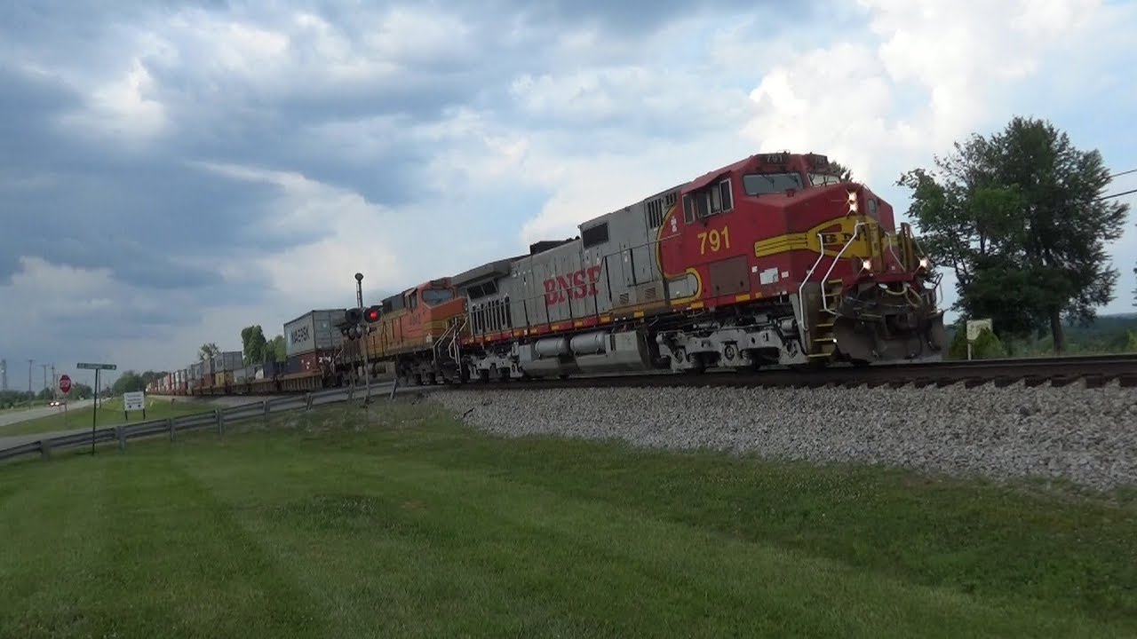 BNSF 791 Heads South at Buckner, Kentucky - YouTube