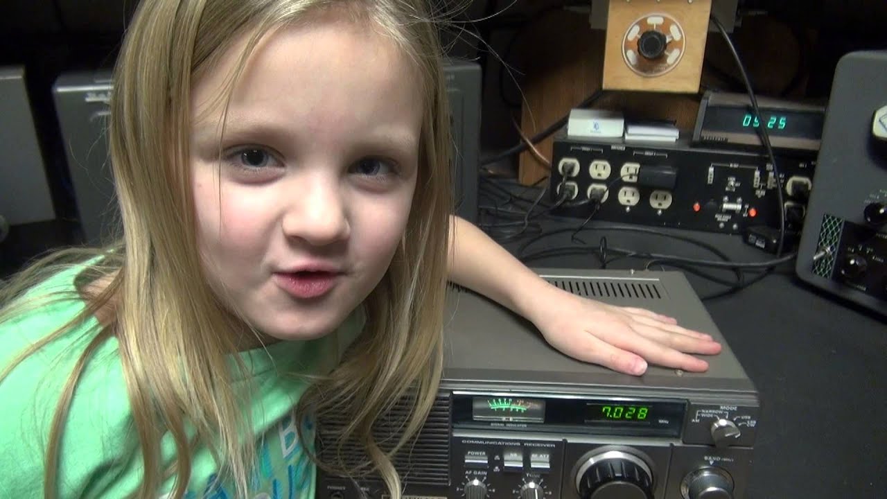 Shortwave Girl Presents Kenwood R 600 Ham Communications Receiver - YouTube