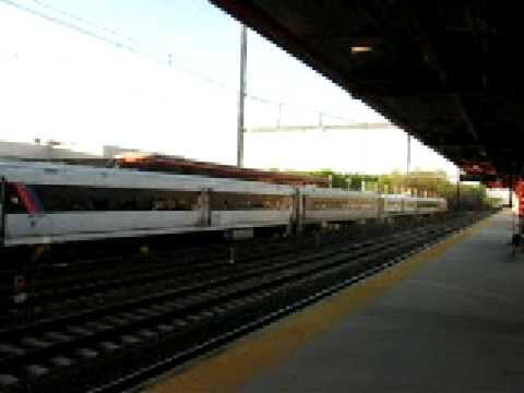 Amtrak Keystone #653 & NJT Train #3965 - YouTube