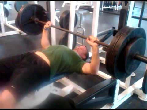 Greg Gundersen - Kicker Benches 275 LBS x 4 - YouTube