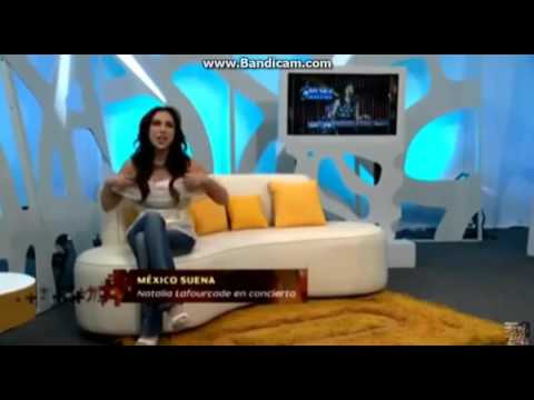 Tanpa Sadar Baju Melorot Presenter Cantik ini Tanpa BH