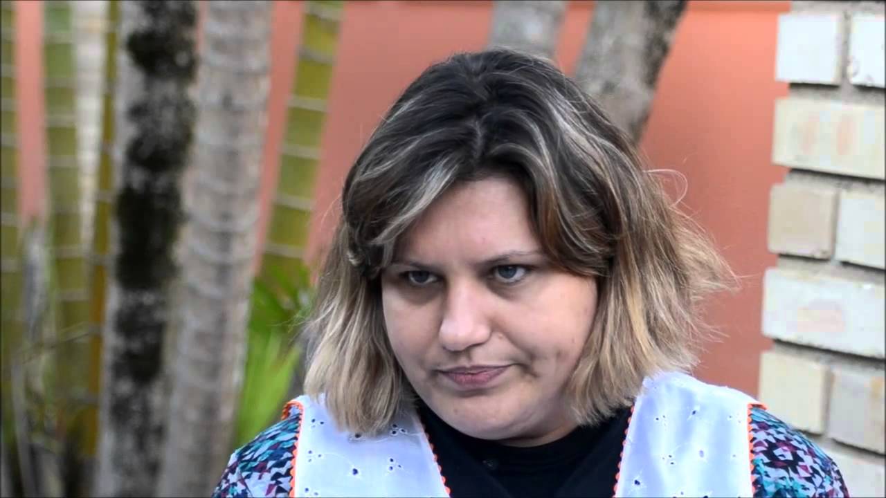 Entrevista Caroline - YouTube