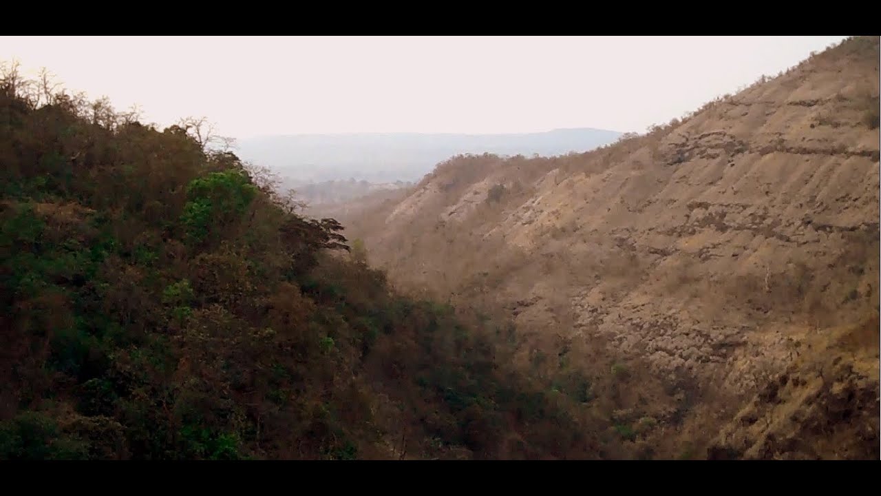 INDIAN RAILWAYS Mangala Express climbs Kasara Ghat - Tunnel-bridge on ...