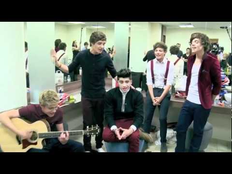 One Direction - What Makes You Beautiful (Acoustic / Niall playing ...