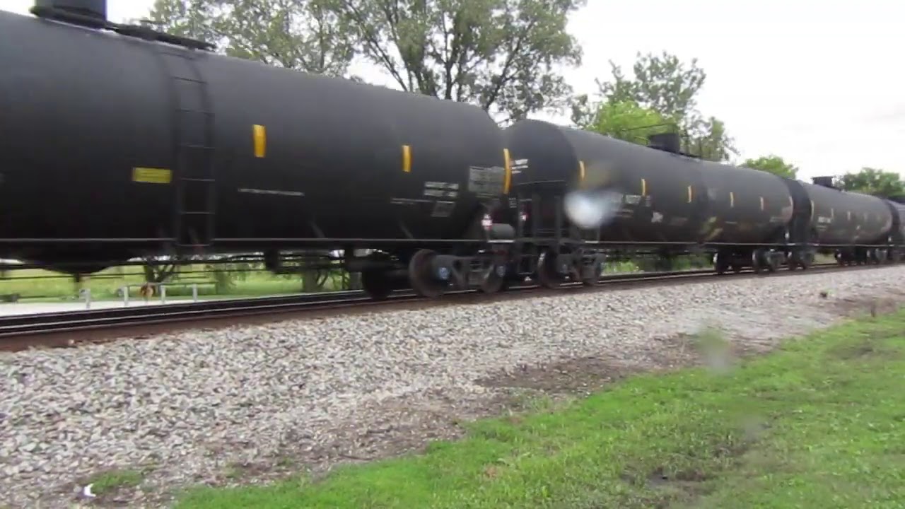 Northbound BNSF 8546 and BNSF 4029 on the Canadian Pacific - YouTube