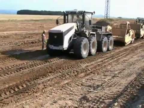 DTU T860 mit 2 Schürfkübeln (Scraper) Bauindustrie/Tagebau - YouTube