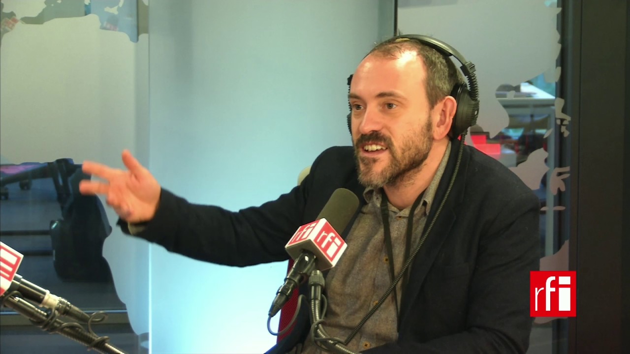 RFI & France 24 Ukraine correspondent Gulliver Cragg - Live on Live ...