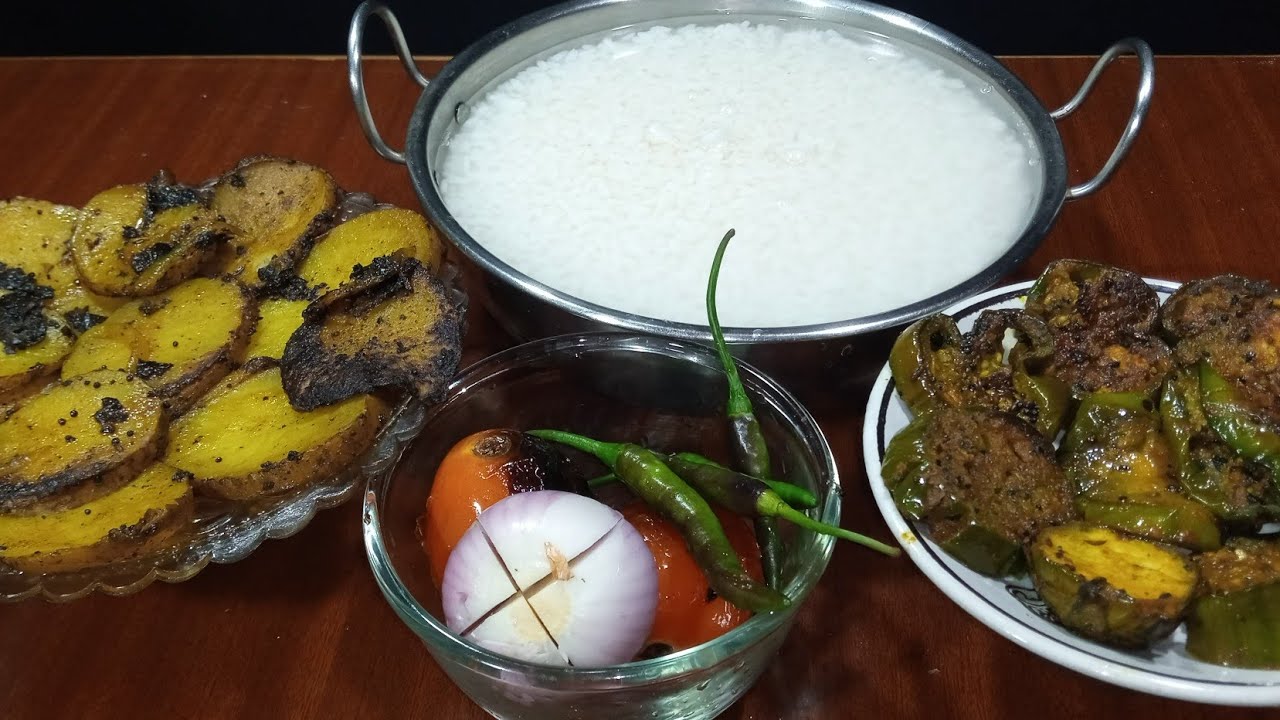 EATING PAKHALA BHATA||BRINJAL FRY||POTATTO FRY||TOMATTO CHATNI# ...
