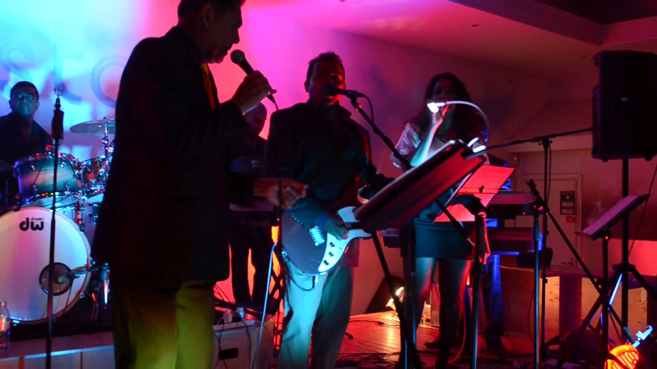 Maha merak lesata - Desmond de Silva - YouTube