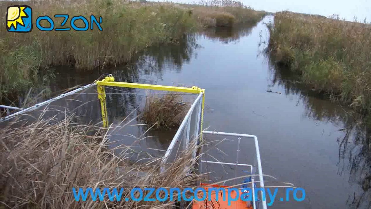 Plauri pe canalele Deltei Dunarii - YouTube